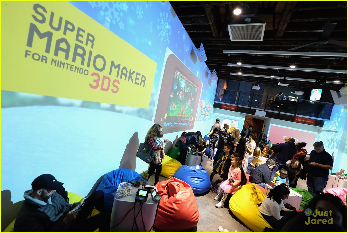 Laura Marano Hosts Full Day of Gaming For Girls in NYC | Photo 1047344 ...