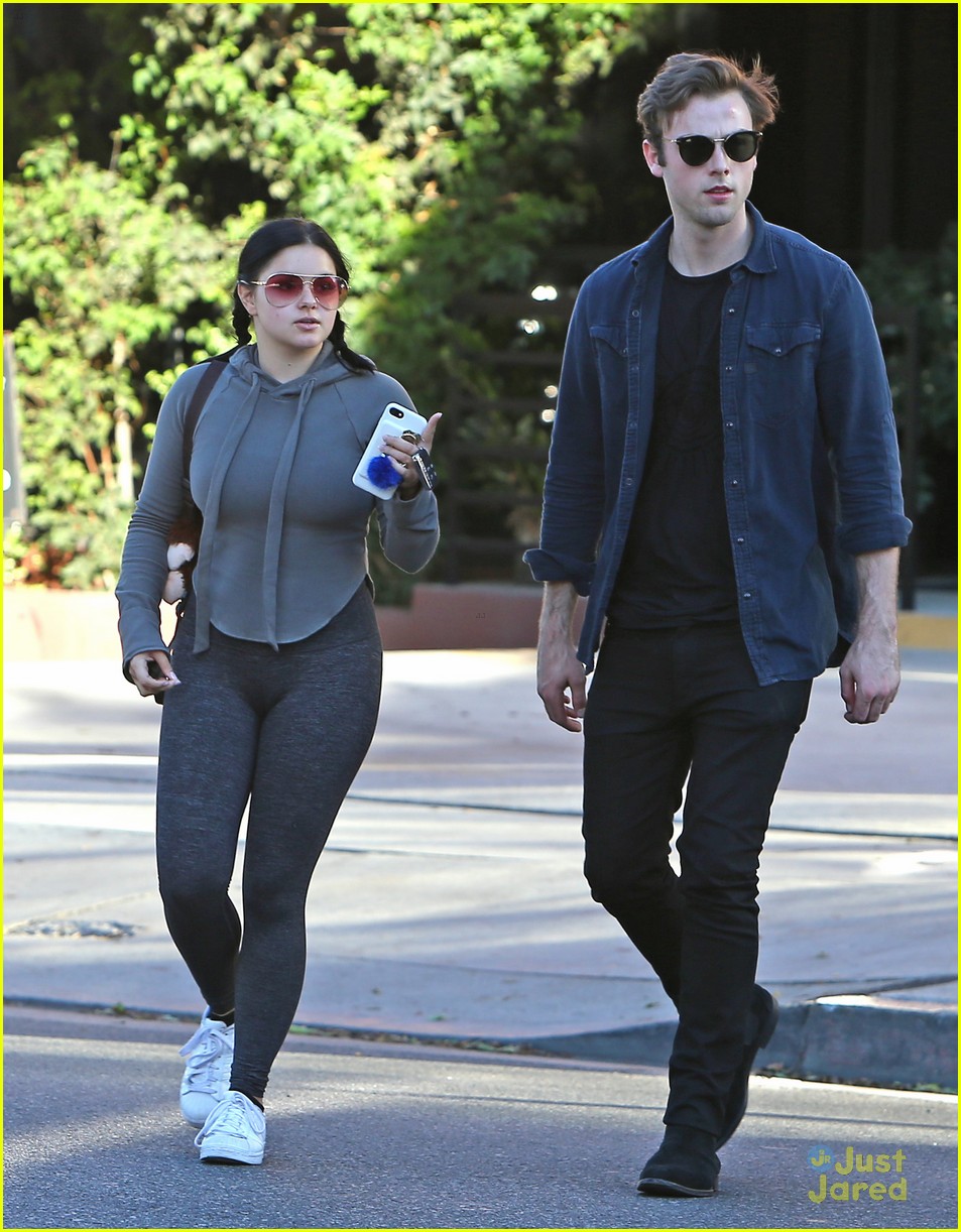 Ariel Winter Used To Think She'd Burn The House Down If She Cooked ...