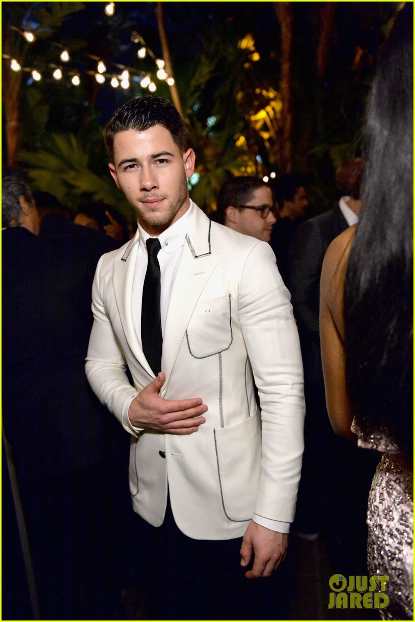 Nick Jonas Rocks Super Chiseled Bod in New Snapchat Photos! | Photo ...