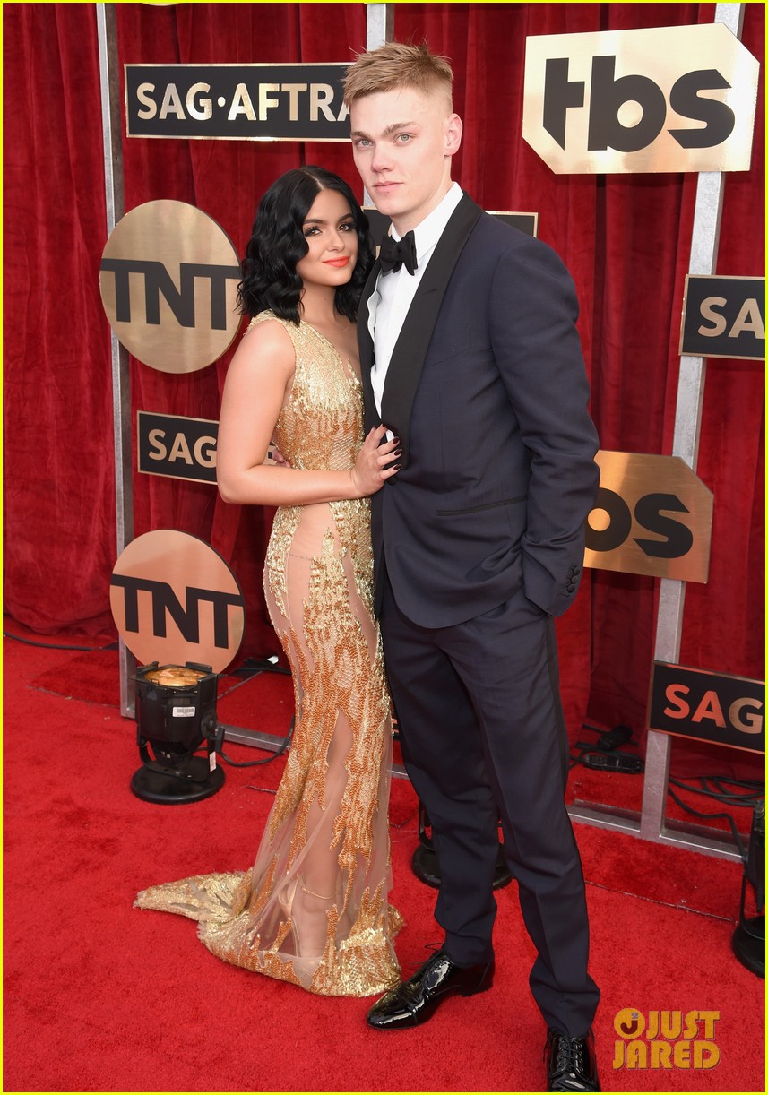 Ariel Winter Kisses Boyfriend Levi Meaden at SAG Awards 2017! | Photo 1065723 - Photo Gallery ...