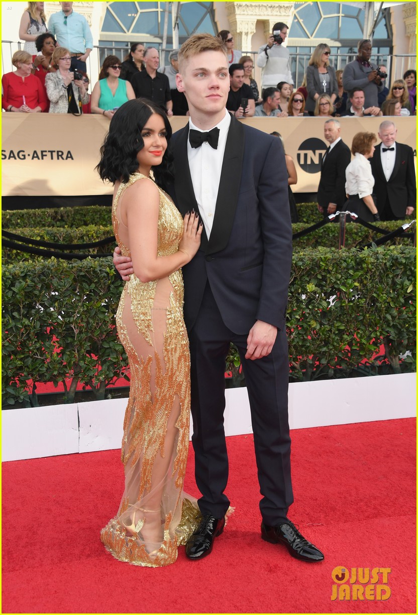 Ariel Winter Kisses Boyfriend Levi Meaden at SAG Awards 2017! | Photo 1065732 - Photo Gallery ...