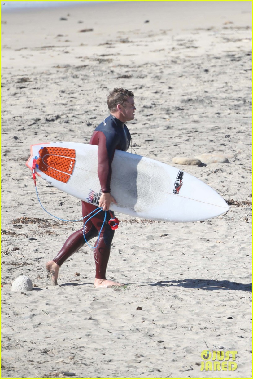 Liam Hemsworth Hits the Waves in Malibu With Brother Luke | Photo ...