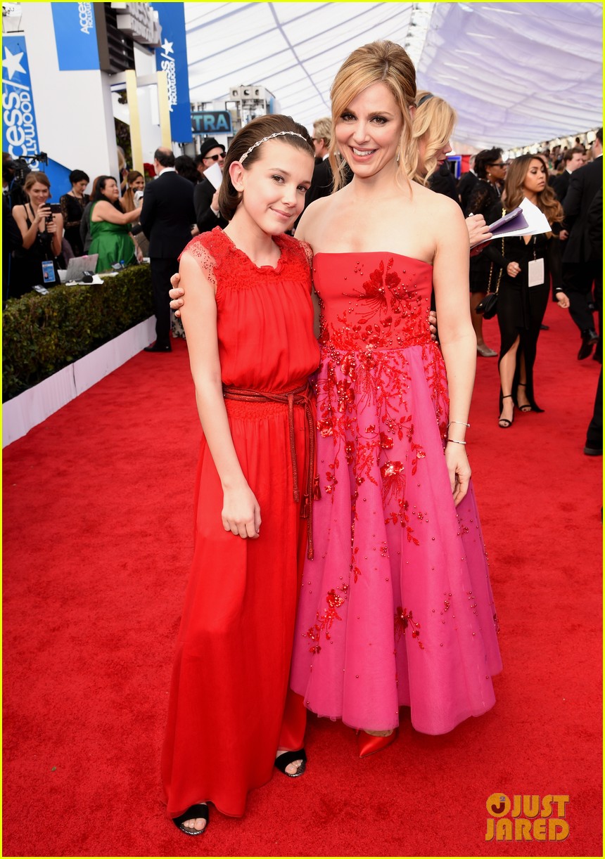 Millie Bobby Brown & 'Stranger Things' Cast Have a Blast at SAG Awards ...
