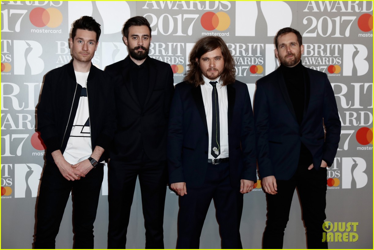 The 1975 Take Home Best British Group at Brit Awards 2017! (Video ...