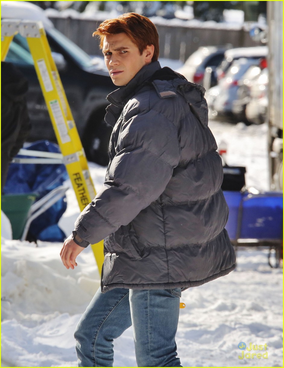 KJ Apa Sports Bandaged Hand While Filming 'Riverdale's Season Finale ...