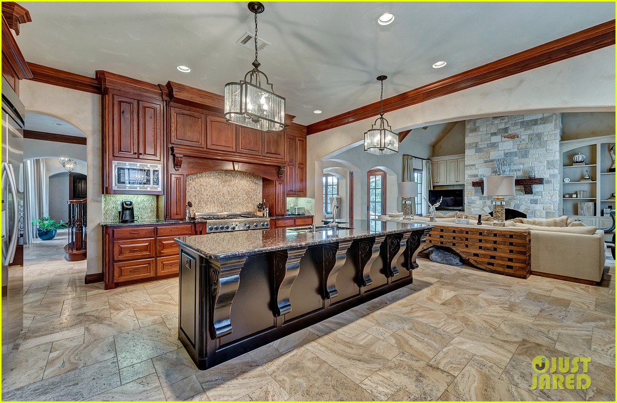 Go Inside Selena Gomez's Texas Dream Home! | Photo 1070863 - Photo ...