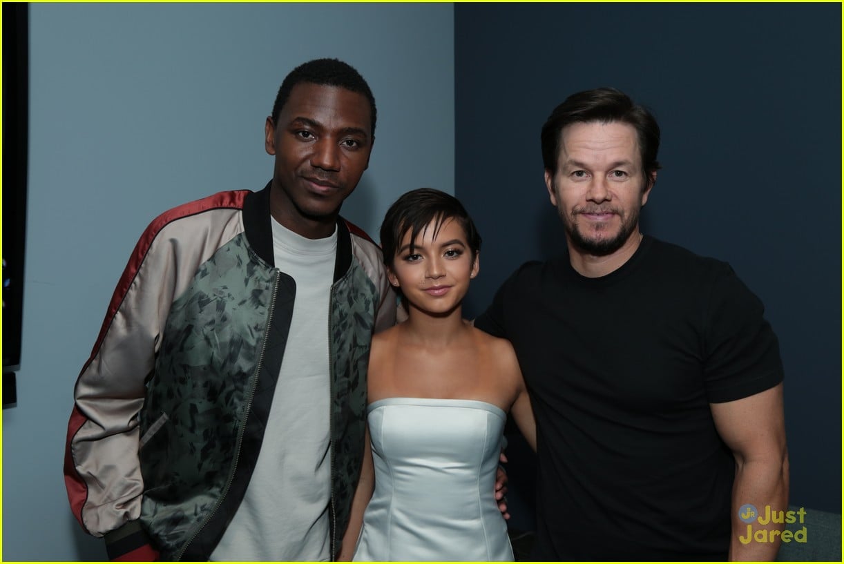 Isabela Moner Makes Fun Of Herself In Silly Pics from CinemaCon | Photo ...