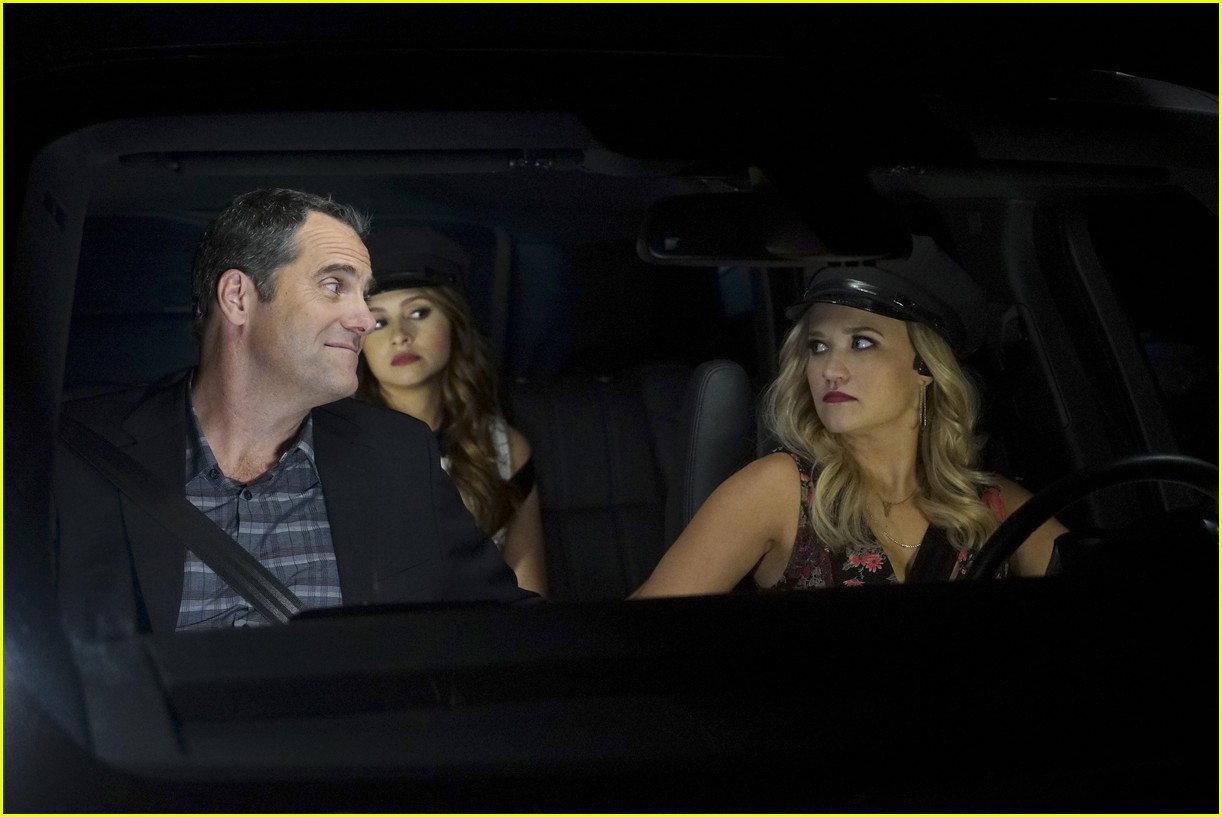 Josh Comes Face-to-Face With His Father on Tonight's 'Young & Hungry ...