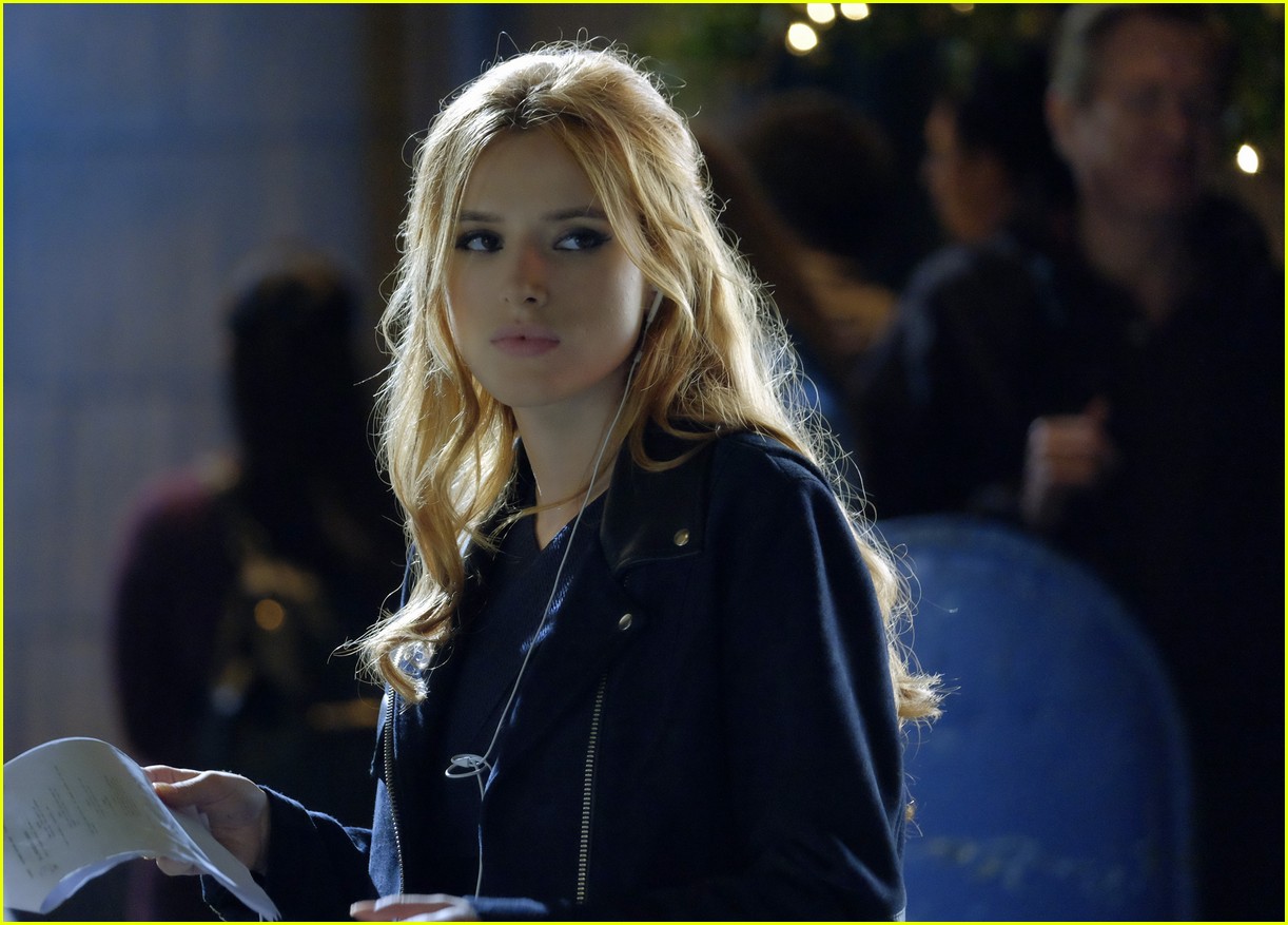 Rainer Asks Paige Out On Date On Tonight's 'Famous in Love' | Photo ...