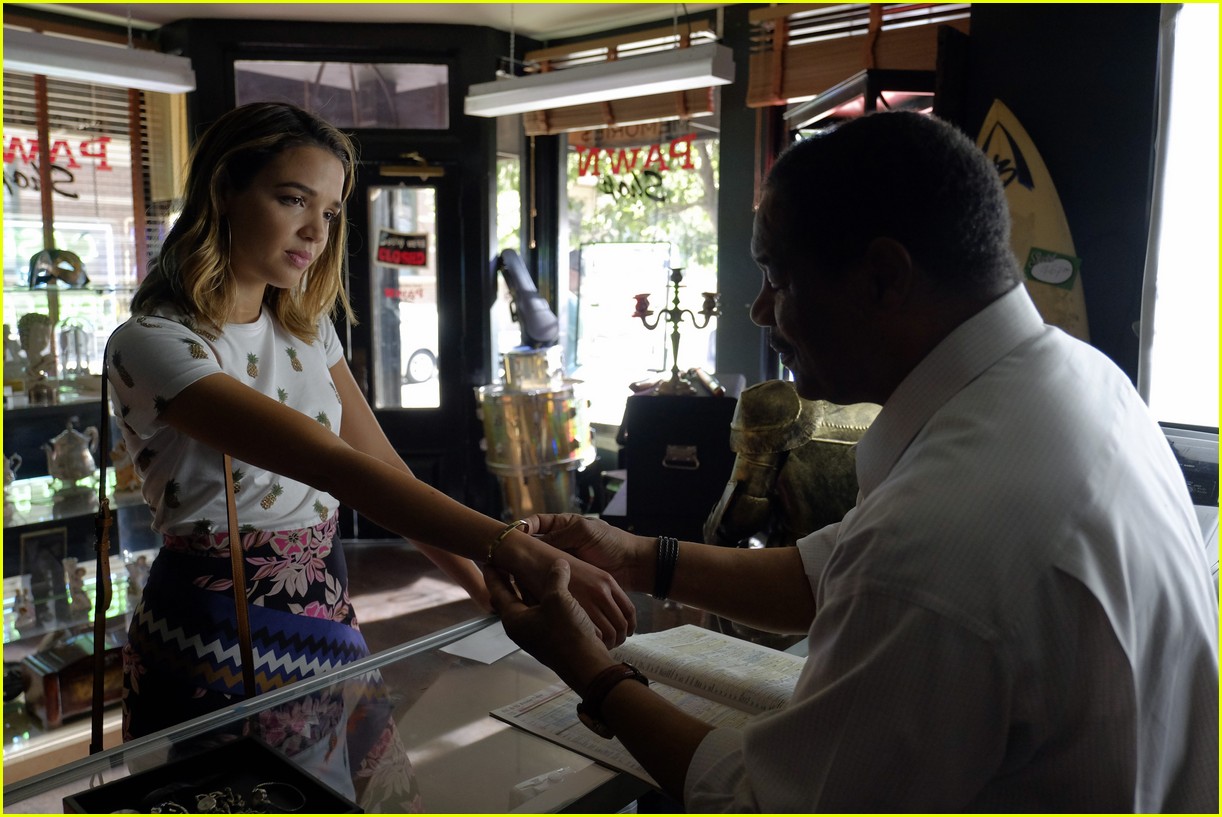 Rainer Asks Paige Out On Date On Tonight's 'Famous in Love' | Photo ...