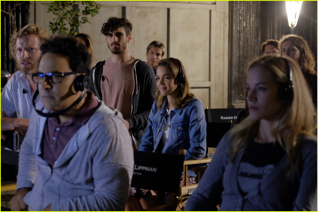 Rainer Asks Paige Out On Date On Tonight's 'Famous in Love' | Photo ...