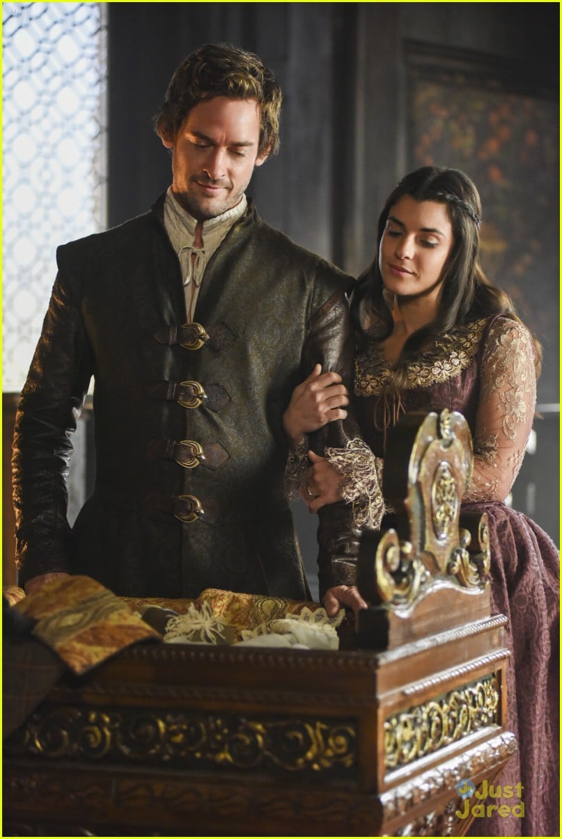 Bothwell Doesn't Leave Mary's Side During Childbirth on 'Reign' Tonight ...