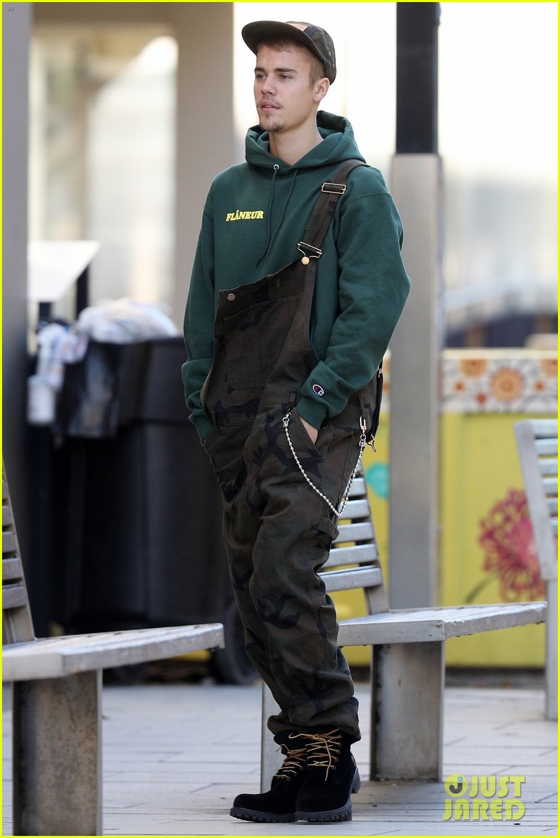 Justin Bieber Rocks Camo-Print Overalls in Australia | Photo 1097945 ...