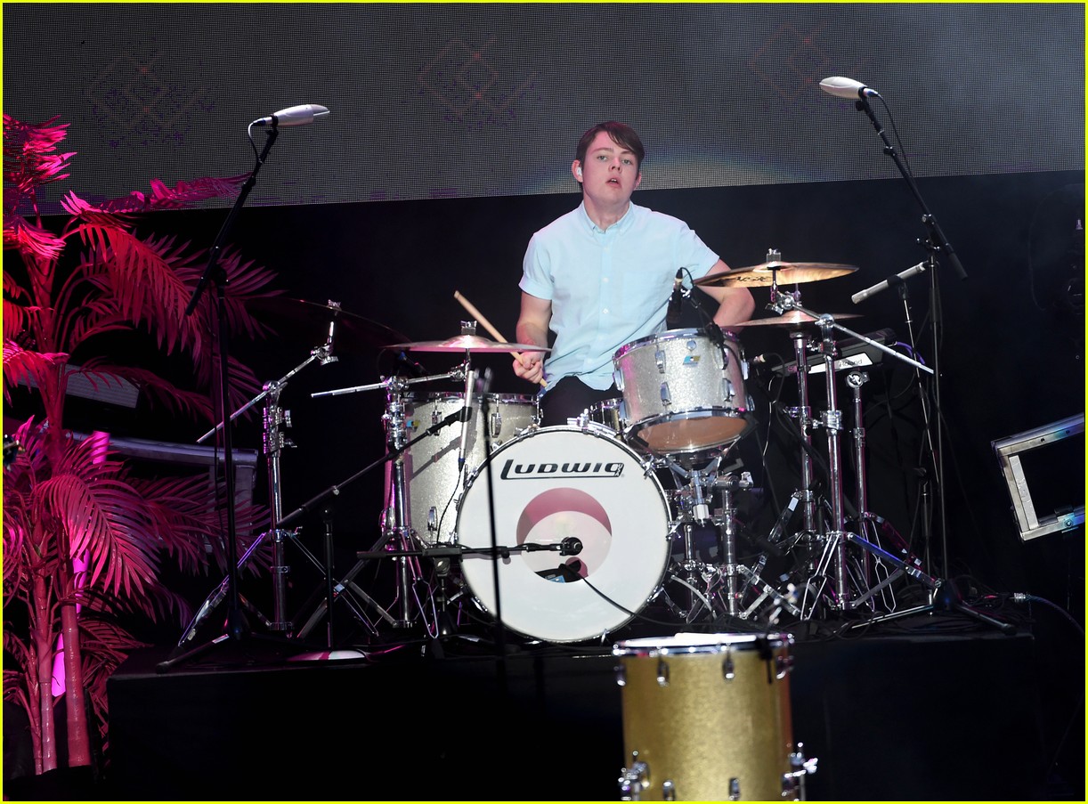 Echosmith Performs 'Goodbye' For The First Time at MTV Fandom Awards ...