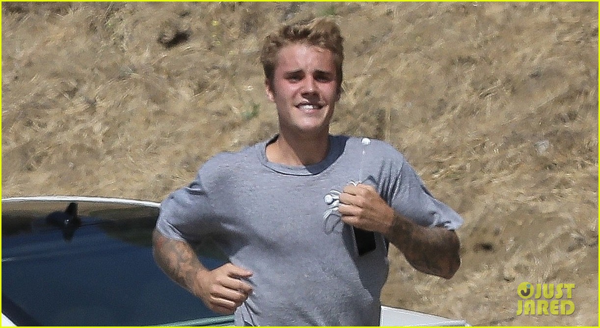 Justin Bieber Goes for Run After Announcing New Music! | Photo 1105048 ...