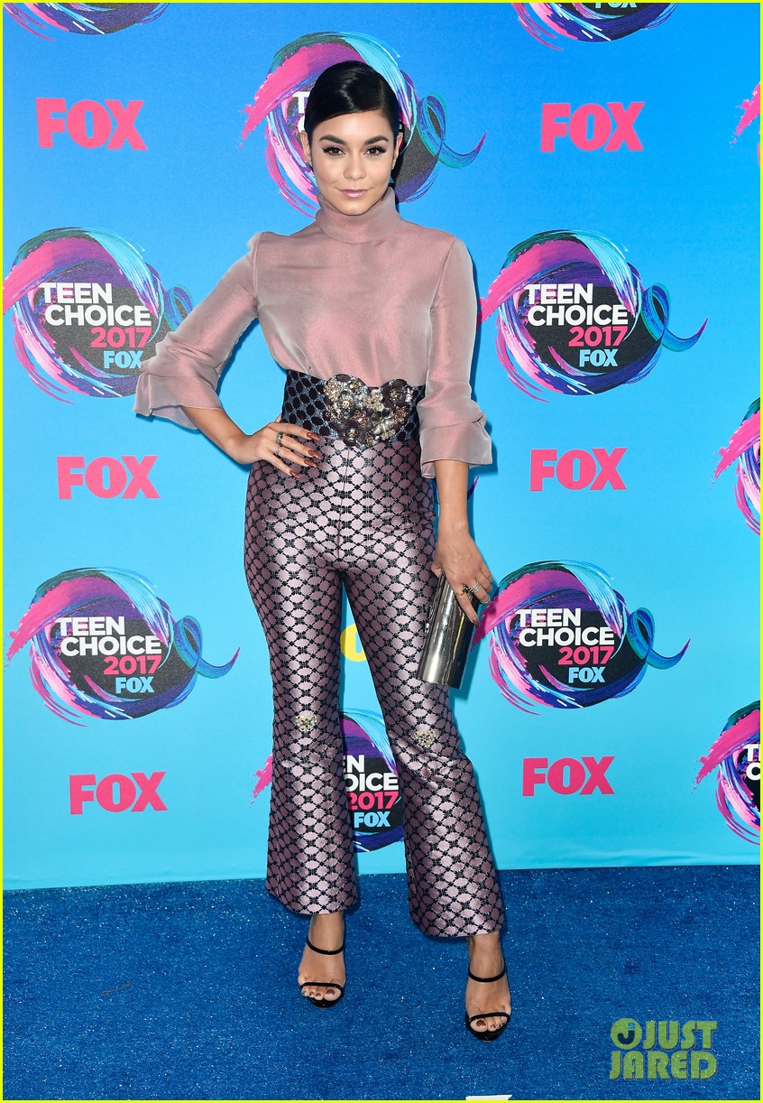 Vanessa Hudgens Will Be Honored Tonight at Teen Choice Awards 2017 ...