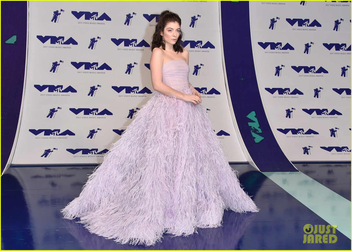 Lorde Gets Our Green Light on Her MTV VMAs 2017 Look! | Photo 1106977 ...