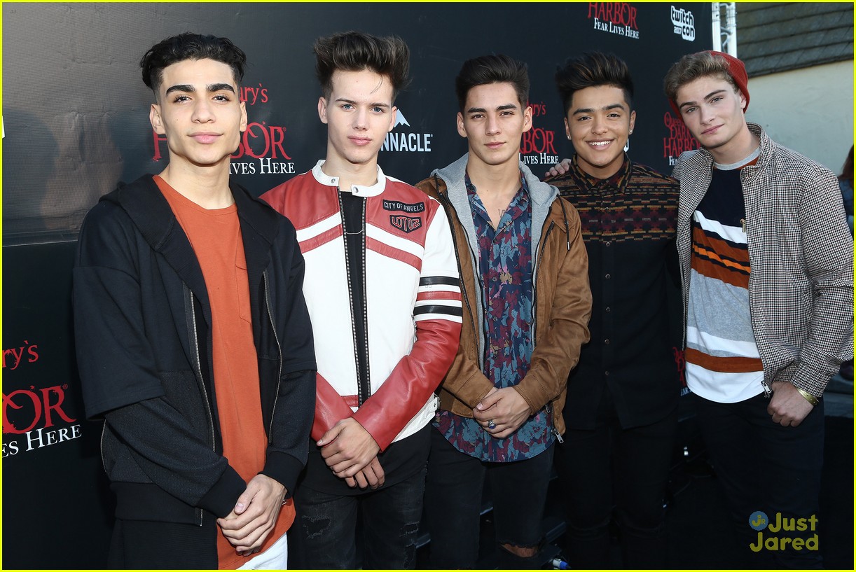 Landry Bender & Ricky Garcia Get Their Spook on at Queen Mary's Dark ...