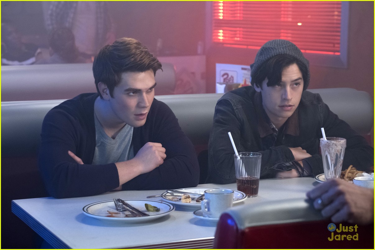 Cole Sprouse Likes How Jughead & Archie's Relationship Is Portrayed on ...