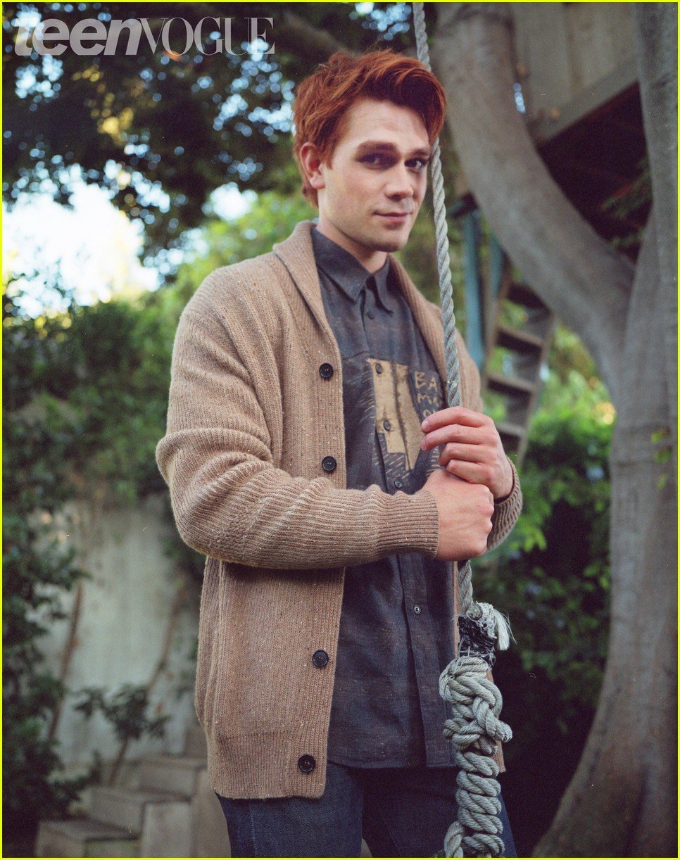 Riverdale's Veronica & Archie Are Dealing With A Lot Together, KJ Apa ...