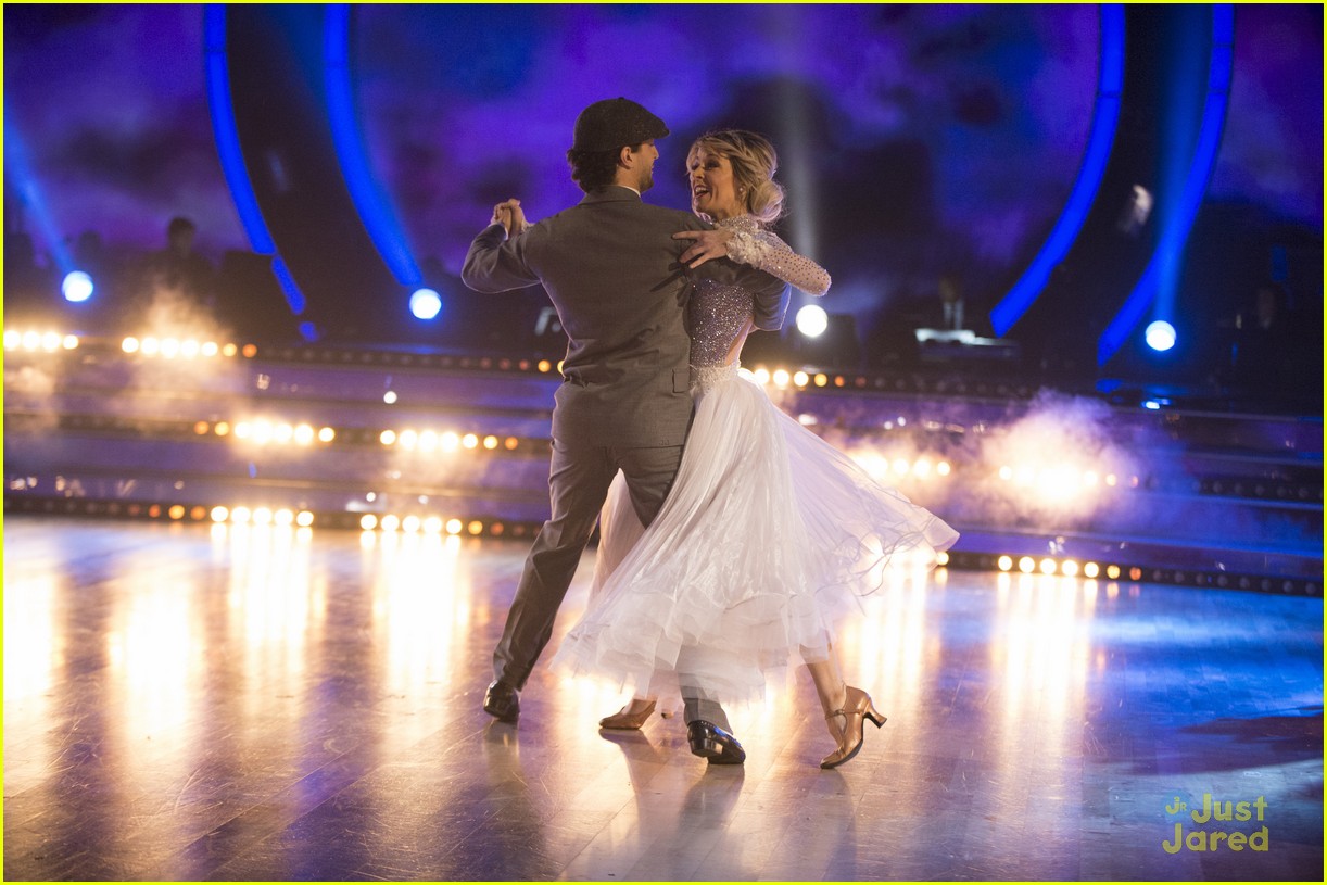 Lindsey Stirling Sends Congrats To All The DWTS Finalists Ahead of ...