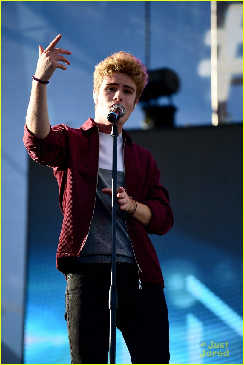 In Real Life Drop 'Eyes Closed' Acoustic Just Before Jingle Ball LA ...