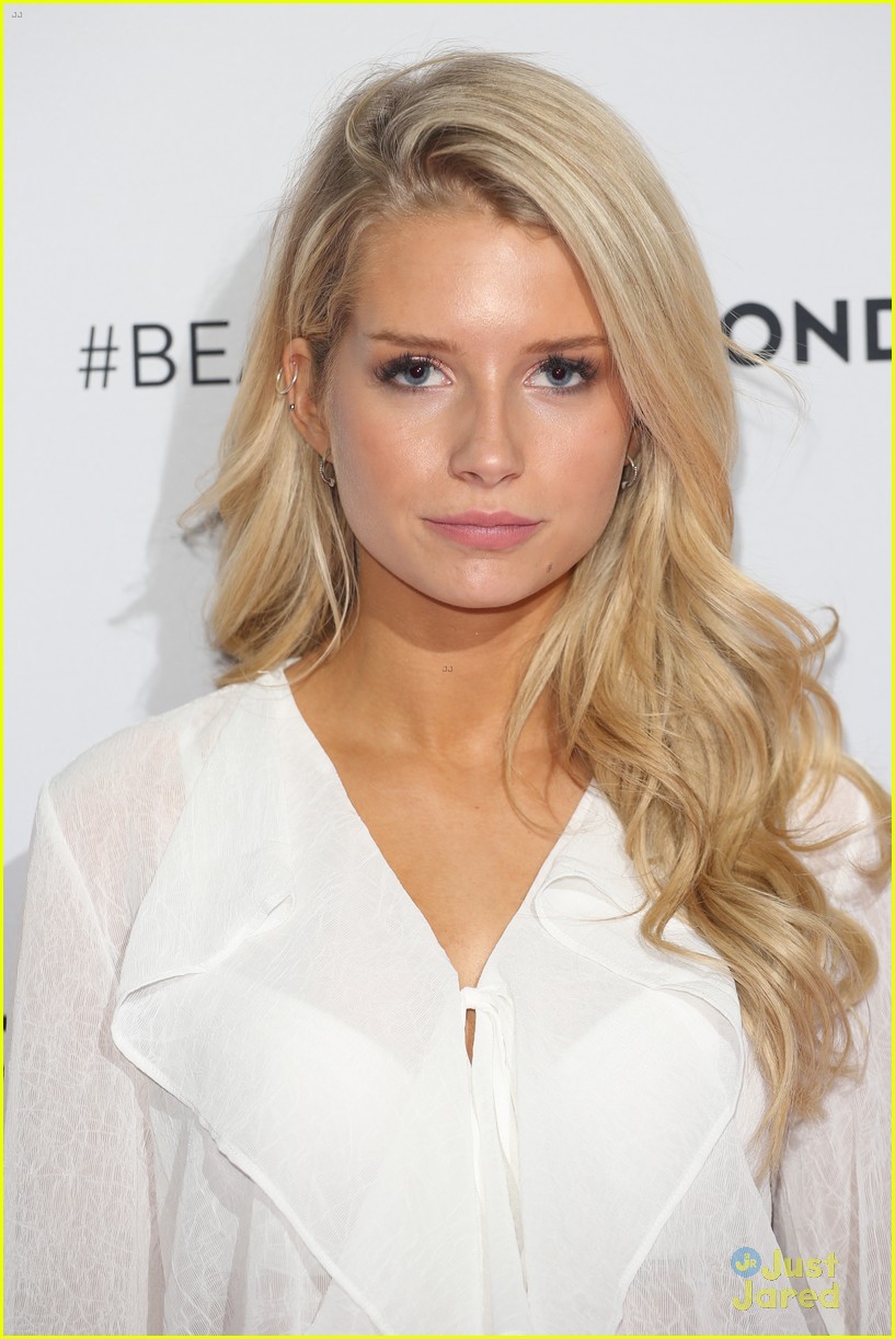 Lottie Moss Dishes On Getting Into The Modeling Industry At A Young Age ...