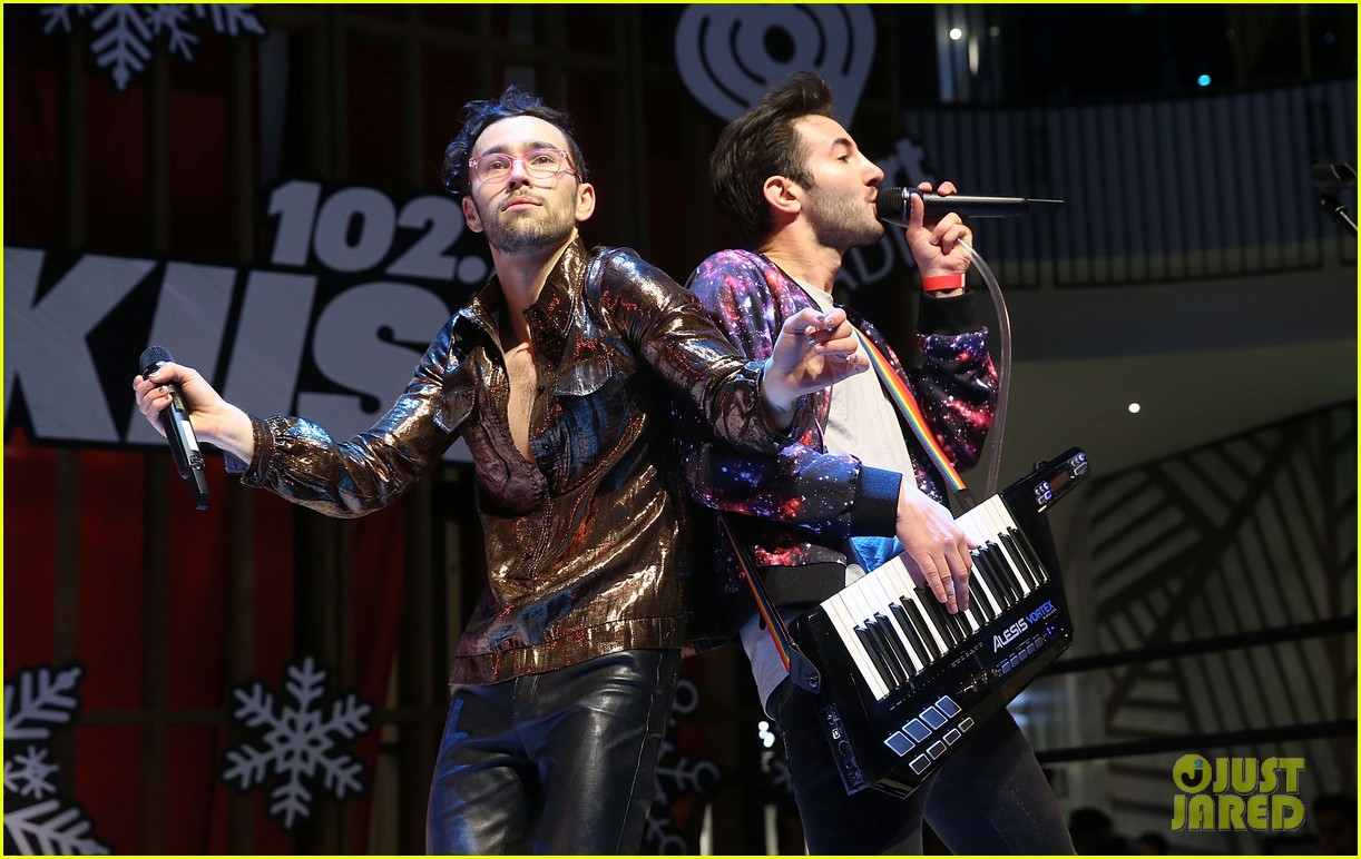 MAX Performs Last Show of 2017 at Westfield Century City Holiday ...