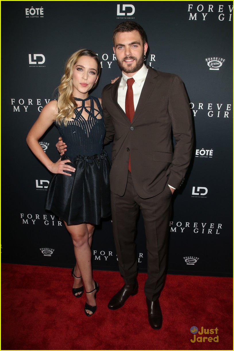 Alex Roe Suits Up For 'Forever My Girl' Premiere in LA | Photo 1133270 ...
