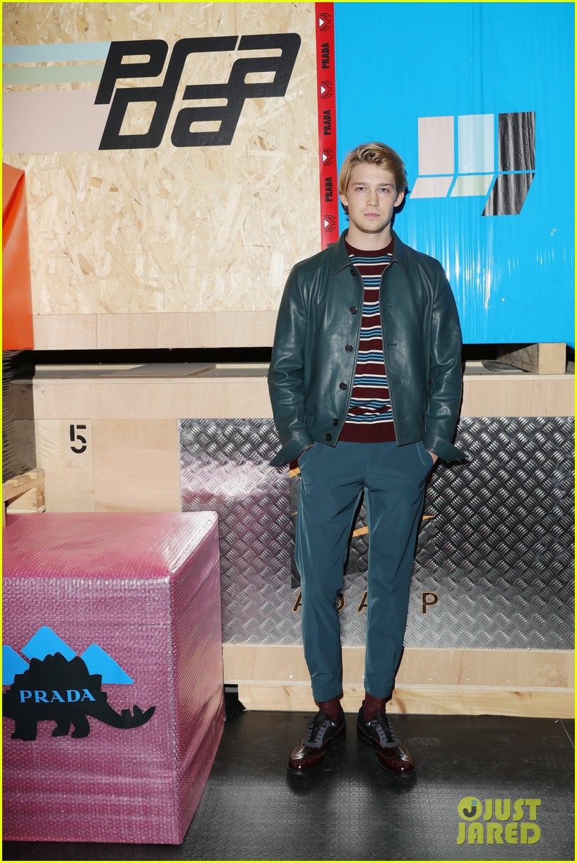 Joe Alwyn Represents Prada at Milan Men's Fashion Week Show | Photo ...