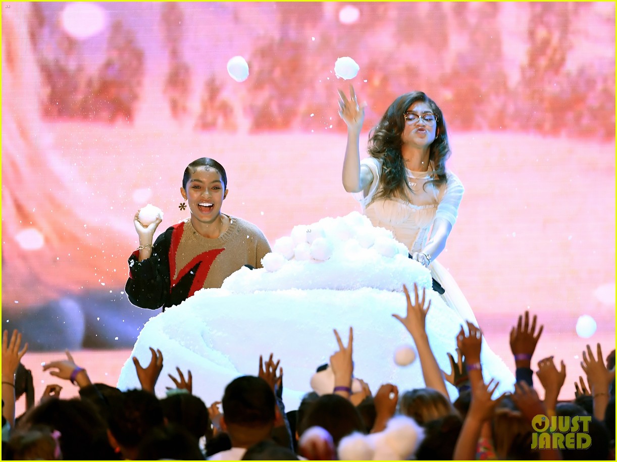 Zendaya & Yara Shahidi Get Into a Snow Ball Fight at KCAs 2018! | Photo ...