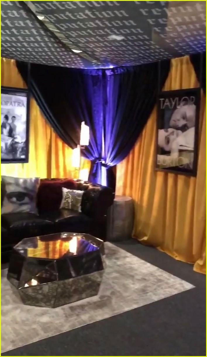 Taylor Swift Teases Special Backstage Room for 'Reputation Tour ...