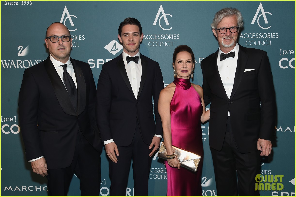 Casey Cott Looks So Dapper at ACE Awards 2018 | Photo 1166205 - Photo ...