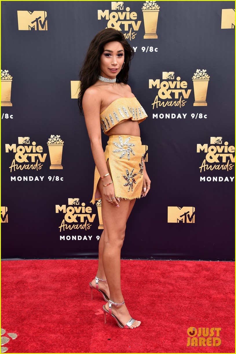 Liza Koshy & Eva Gutowski Get Glam For MTV Movie & TV Awards 2018 ...