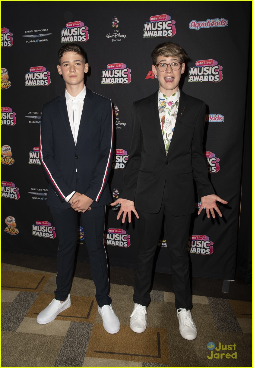 Max & Harvey Give Massive Shout Out to Fans After Winning at RDMAs 2018 ...