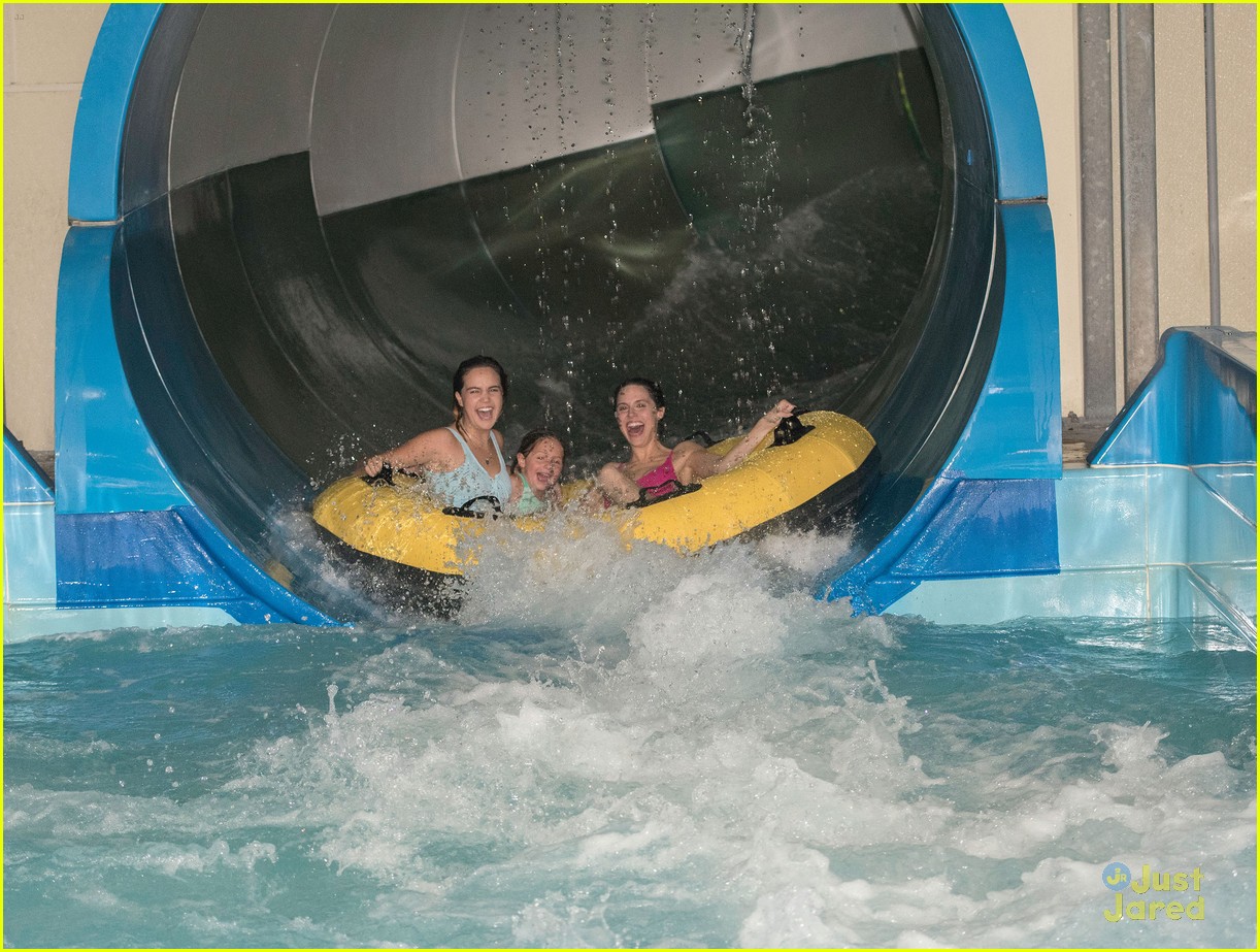 Bailee Madison Takes Fun Family Vacation To Great Wolf Lodge in ...