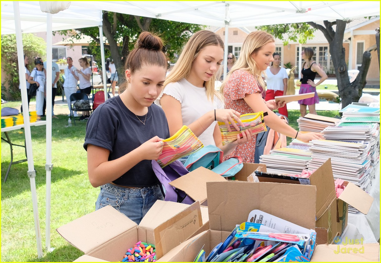 Maddie & Mackenzie Ziegler Pack 750 Backpacks For LA Foster Care Kids ...