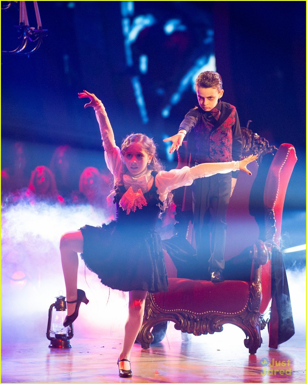 Jason Maybaum Becomes a Vampire For 'DWTS Juniors' on Halloween Night ...