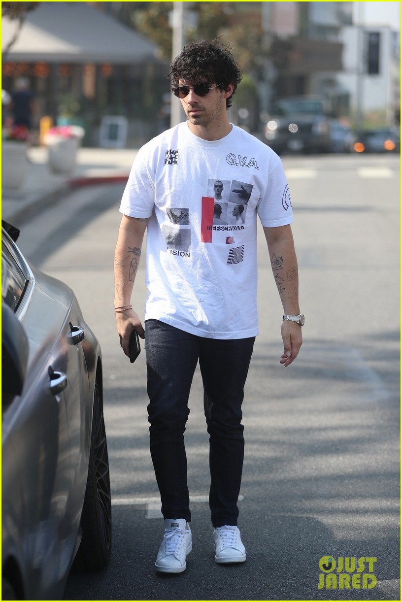 Joe Jonas Steps Out Solo After Cheering on the Dodgers | Photo 1196125 ...