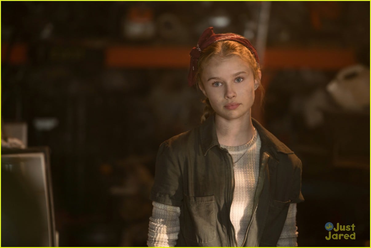 Jughead Has Family Reunion on 'Riverdale's Mid-Season Finale | Photo ...