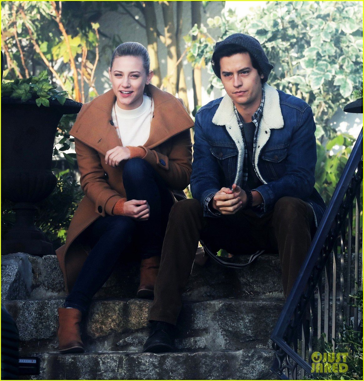 Cole Sprouse & Lili Reinhart Film Sweet Bughead Scenes for 'Riverdale ...