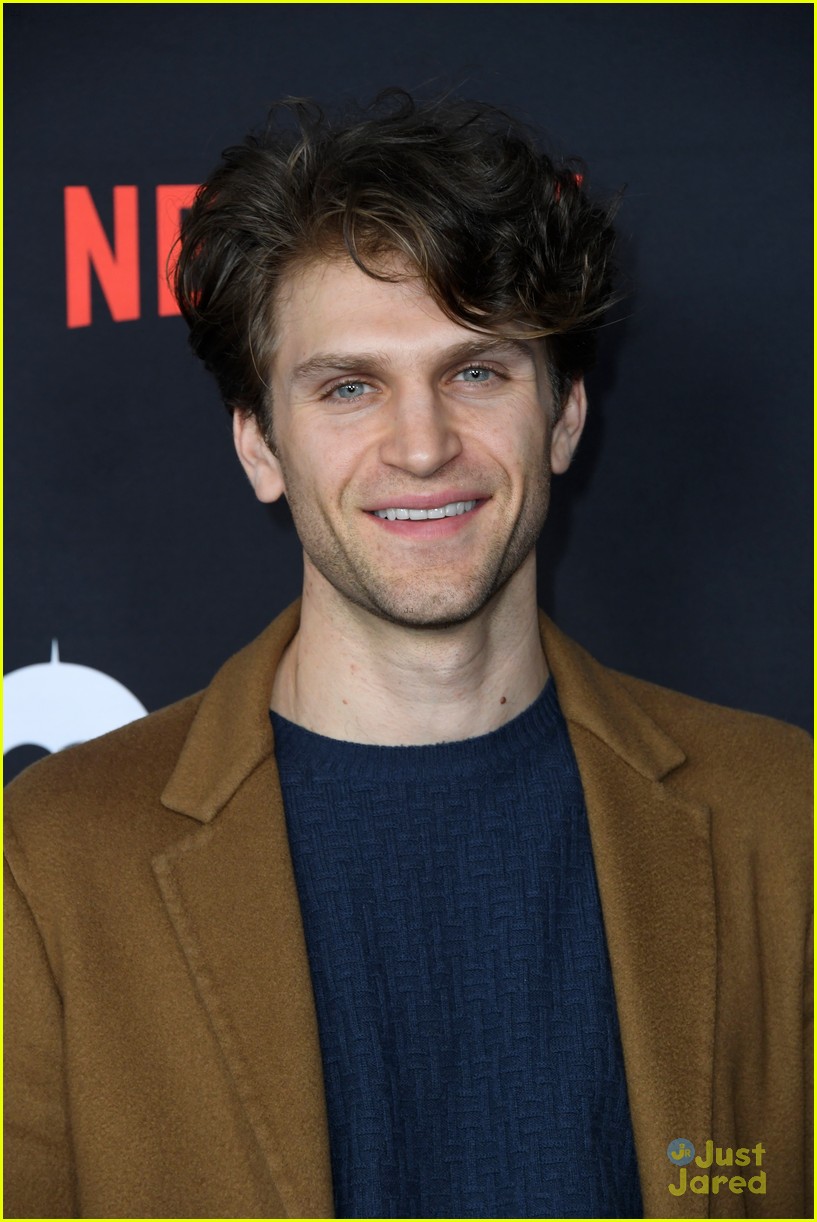 Aidan Gallagher Suits Up & Steps Out For 'Umbrella Academy' Premiere ...