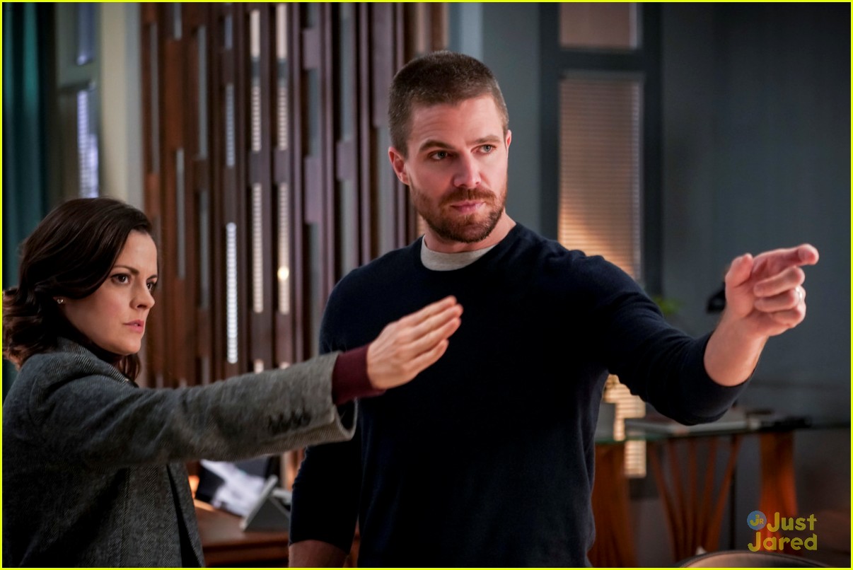 'Arrow's 150th Episode Features a Vigilante Documentary - Watch a Sneak ...