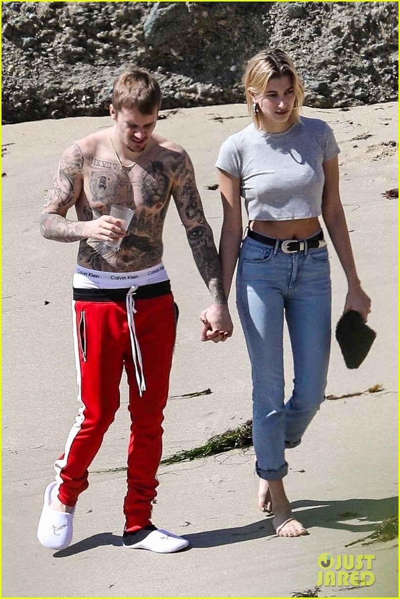 Justin & Hailey Bieber Have a Relaxing Beach Day! | Photo 1223231 ...