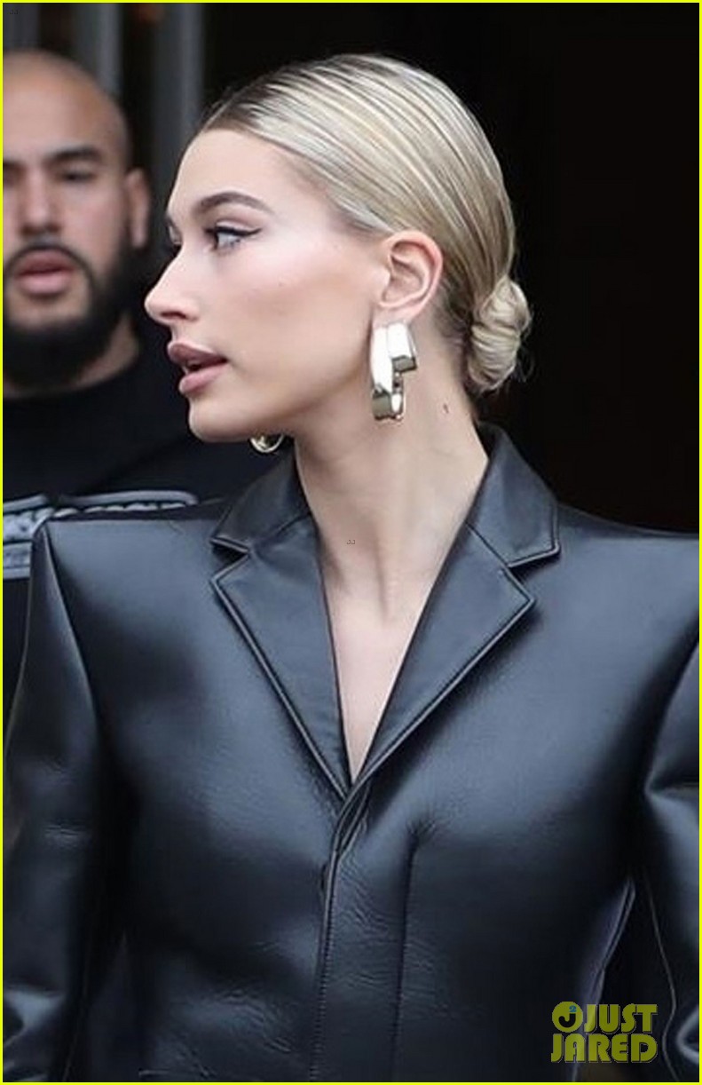 Hailey Bieber Makes it To Paris For Last Few Days of Paris Fashion Week ...