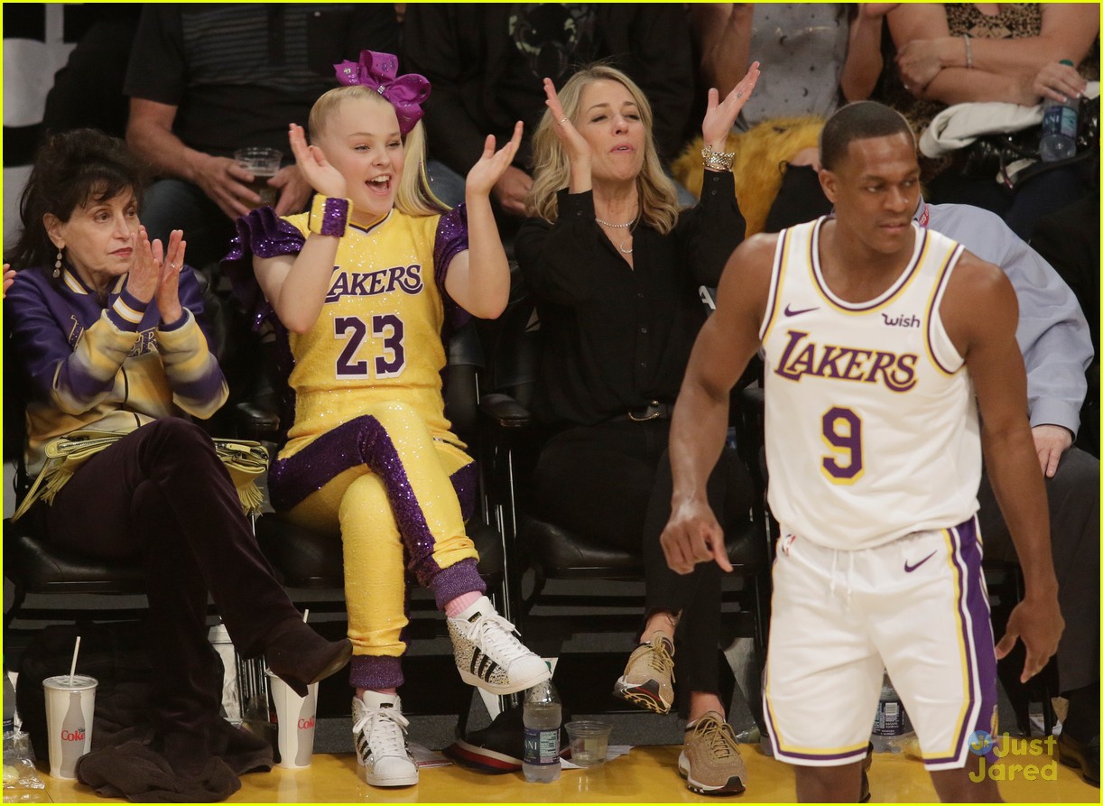 JoJo Siwa Rocks Glittery Purple Clip Ins For Her First Lakers Game ...