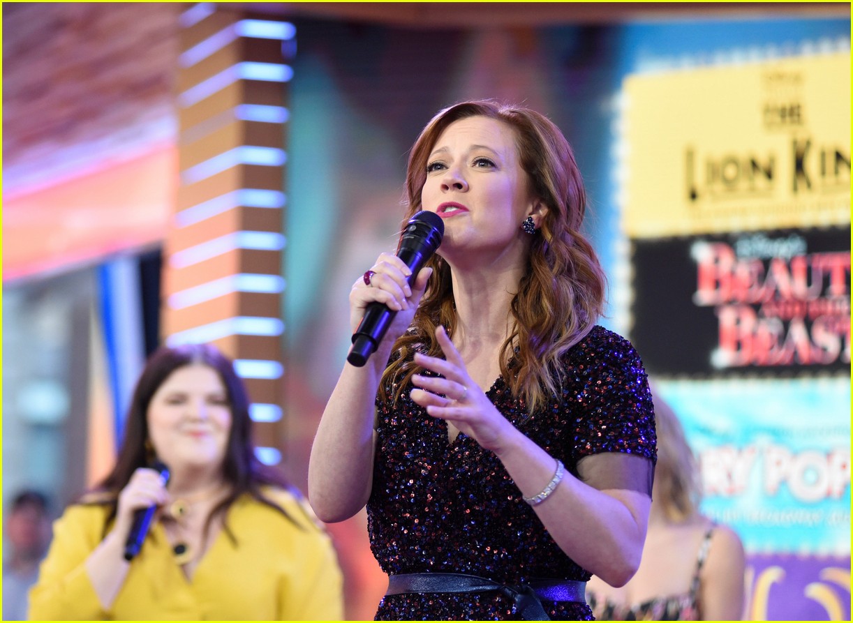 Disney's Broadway Stars Sing Mash-Up From 'Frozen,' 'Aladdin,' 'The ...