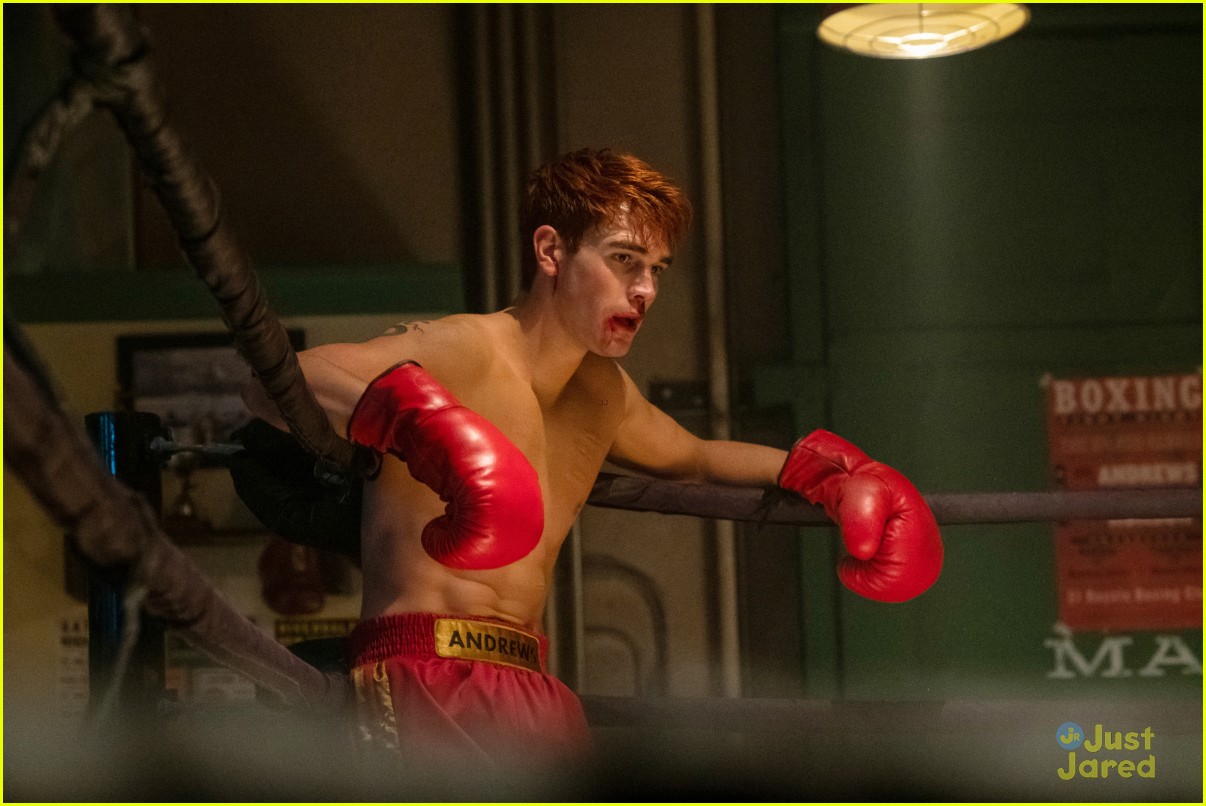Veronica Helps Archie Get Into A Boxing Tournament on 'Riverdale ...