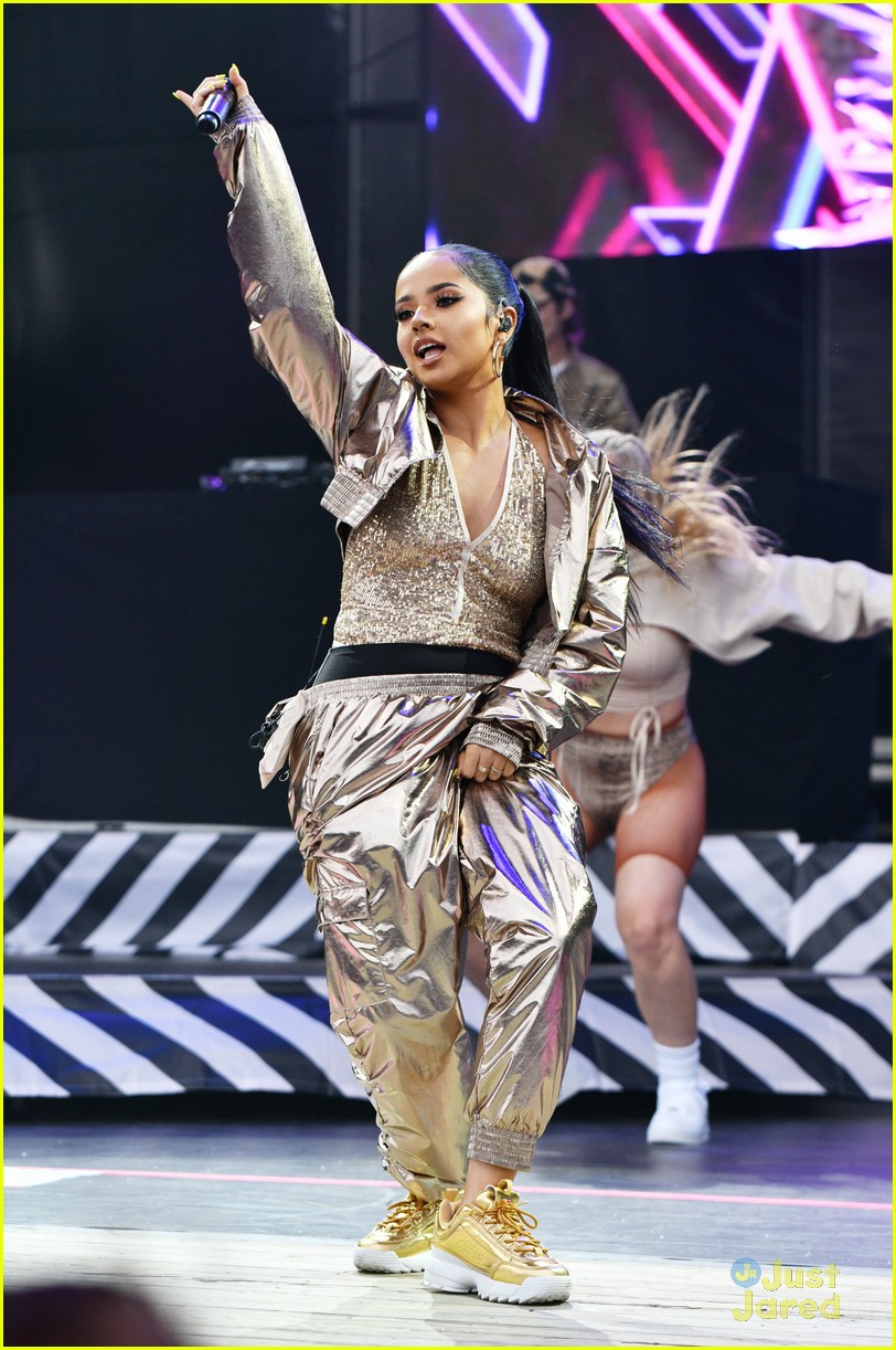 Becky G Doesn't Let the Rain Stop Her Amazing Performance at KTUphoria ...