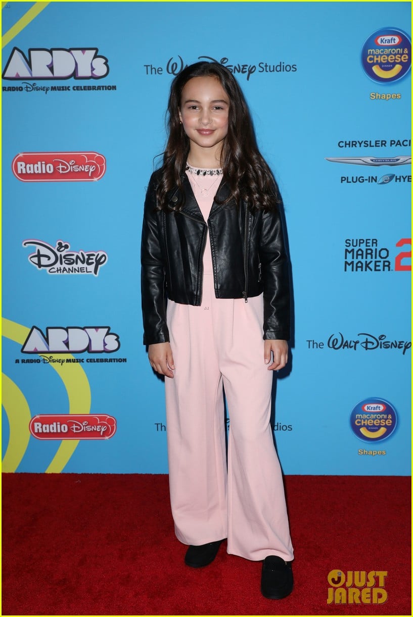 Kaylin Hayman & Ramon Reed 'Just Roll With It' at ARDYs 2019 | Photo ...